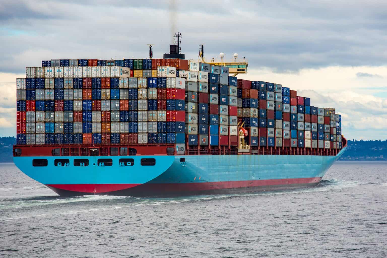 How Many Containers Can a Container Ship Hold? | Valtran